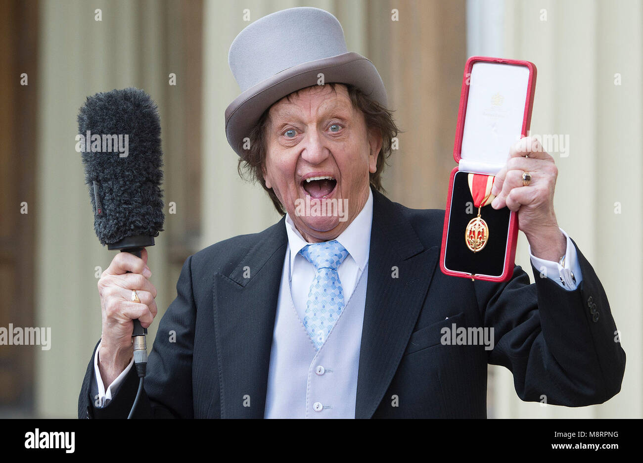 Ken dodd teeth hi-res stock photography and images - Alamy