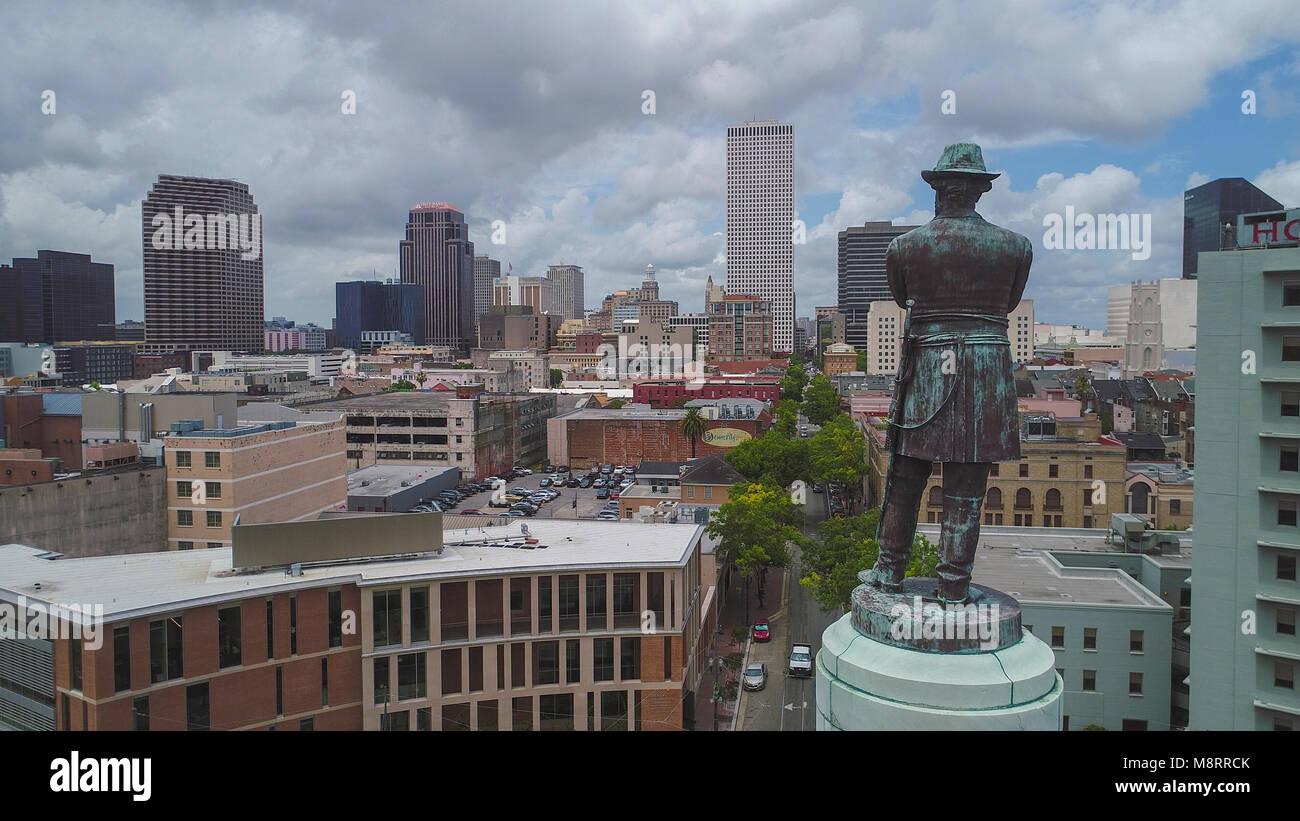 A statue of Civil War General Robert E. Lee overlooks downtown New ...