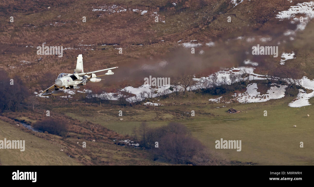 RAF Tornado Gr4, flying low level in the Mach Loop, LFA7 in Snowdonia ...