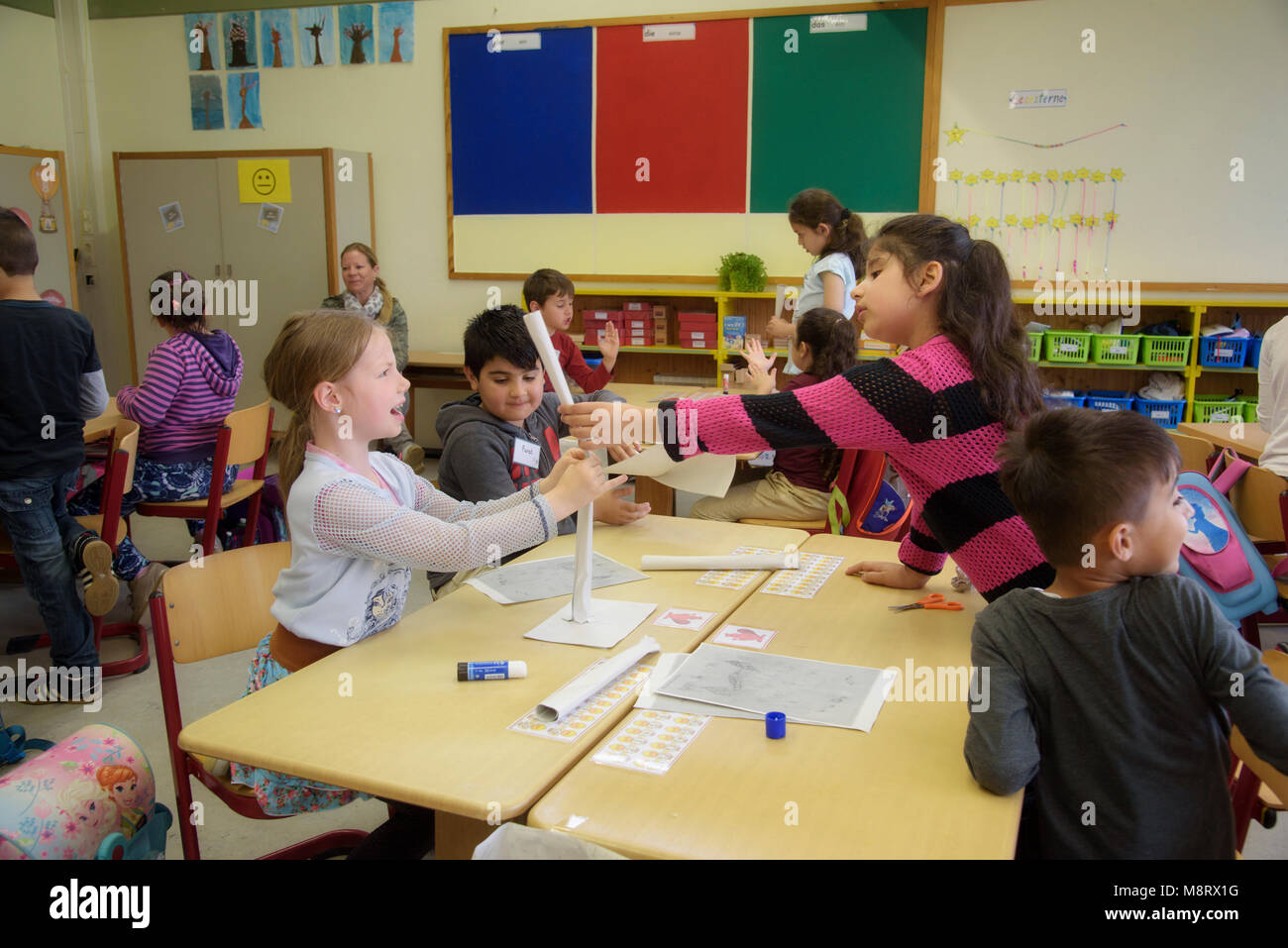 Alltag in der Grundschule Stock Photo - Alamy
