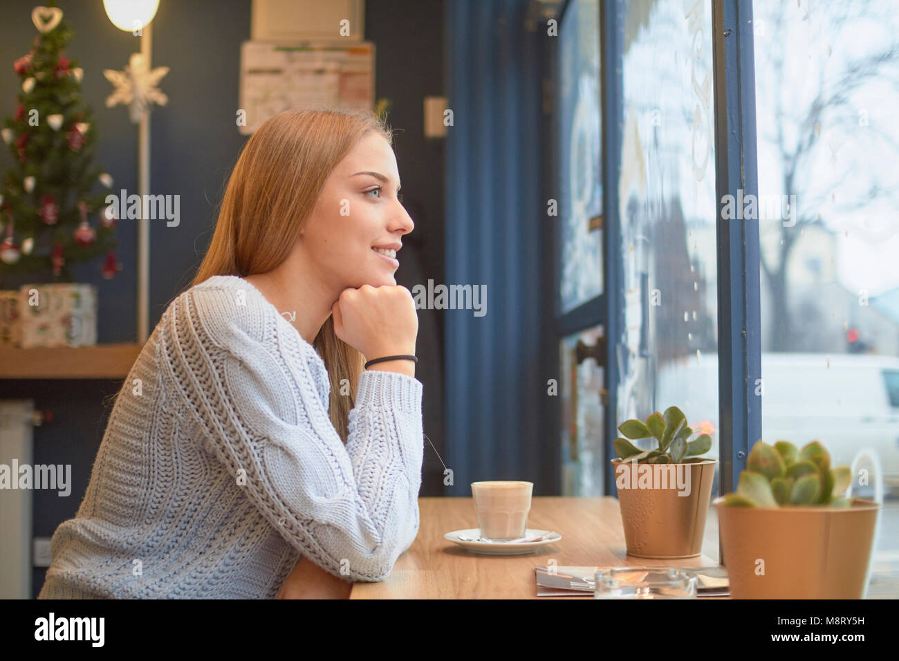 Old woman hand table hi-res stock photography and images - Alamy