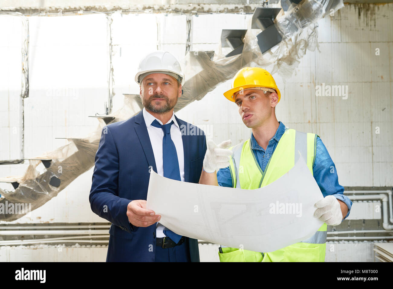 Construction worker building two hi-res stock photography and images ...