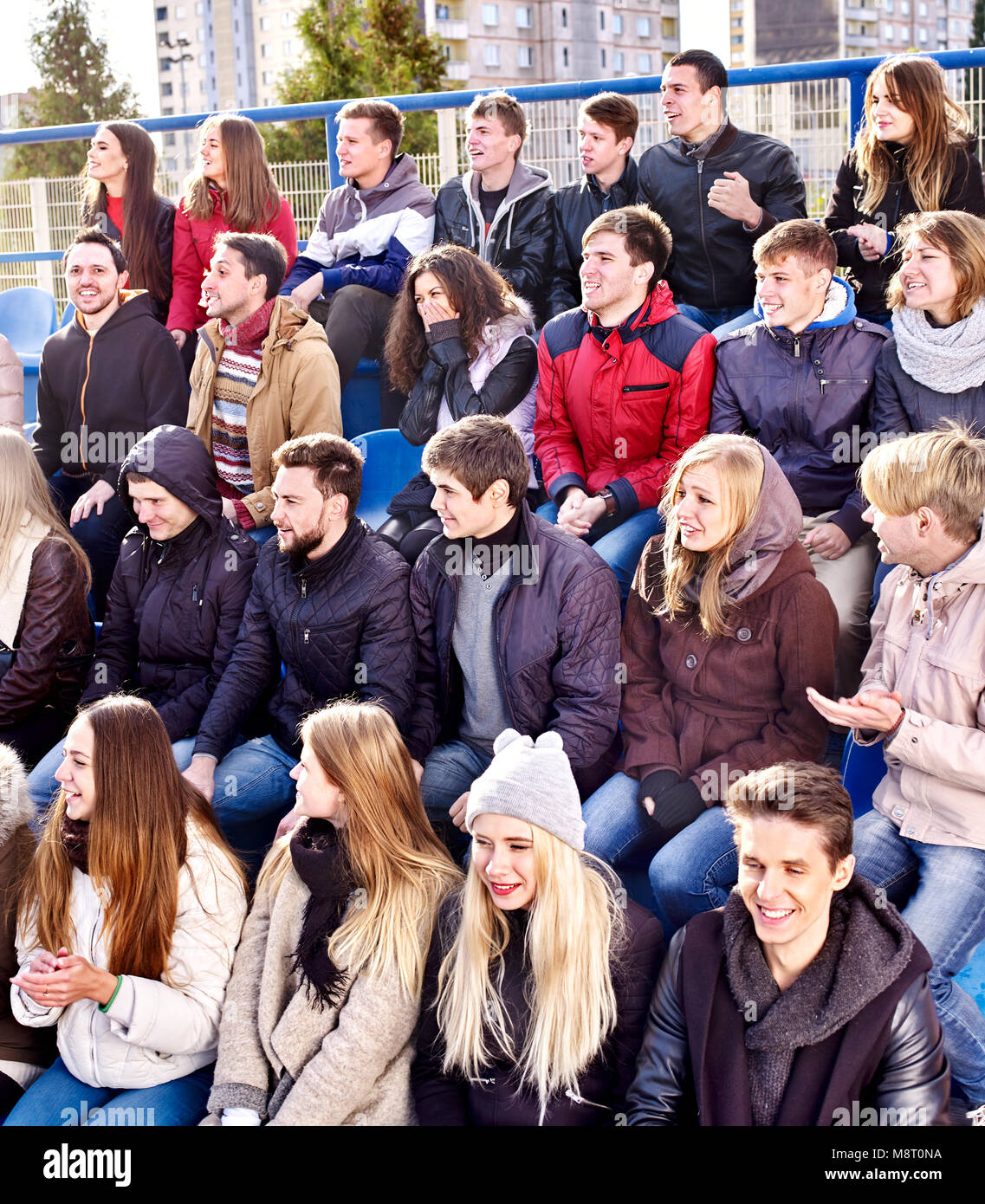 Sports crowd cheering school hi-res stock photography and images - Alamy