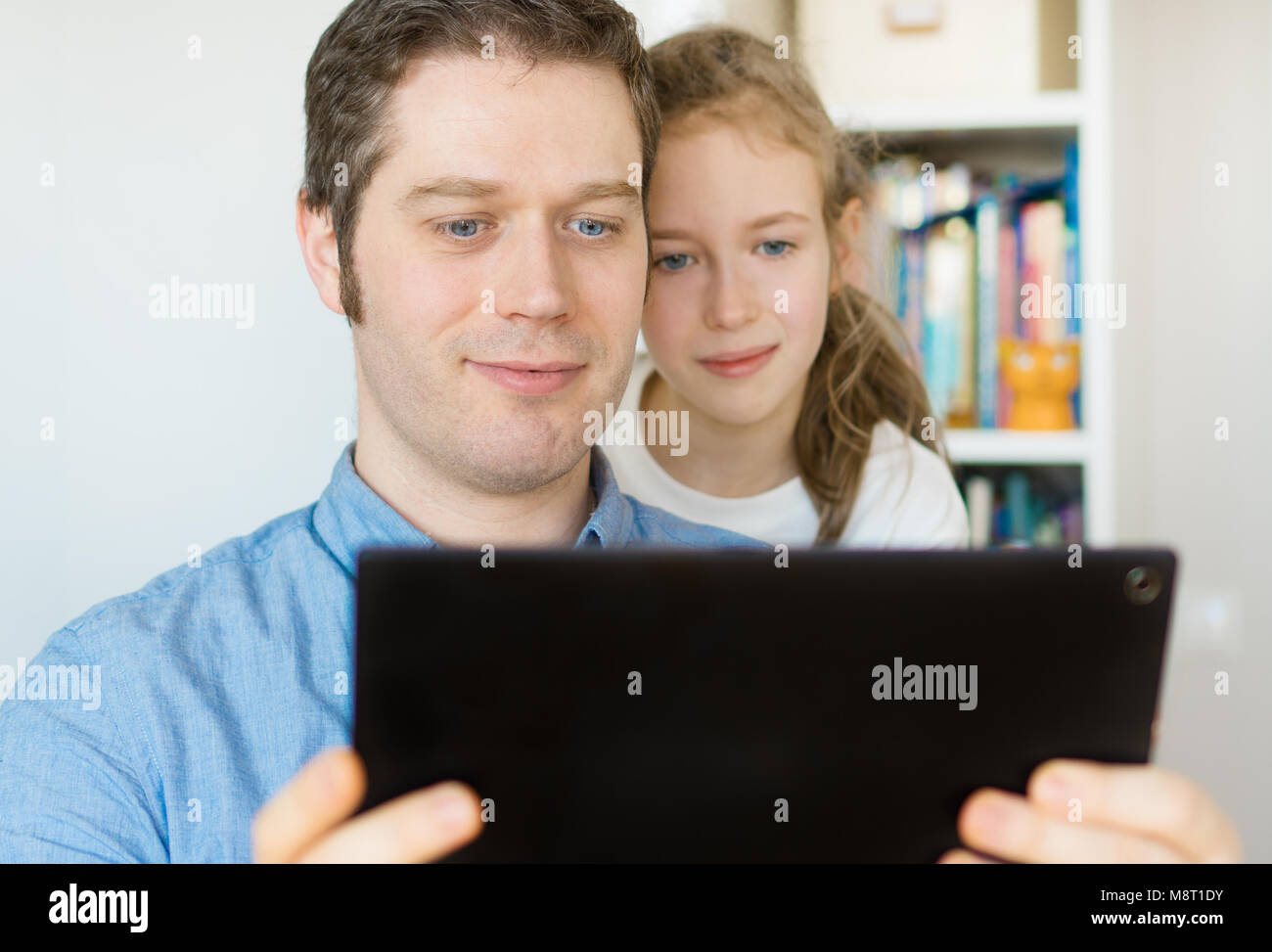 Father and his daughter using tablet pc Stock Photo - Alamy