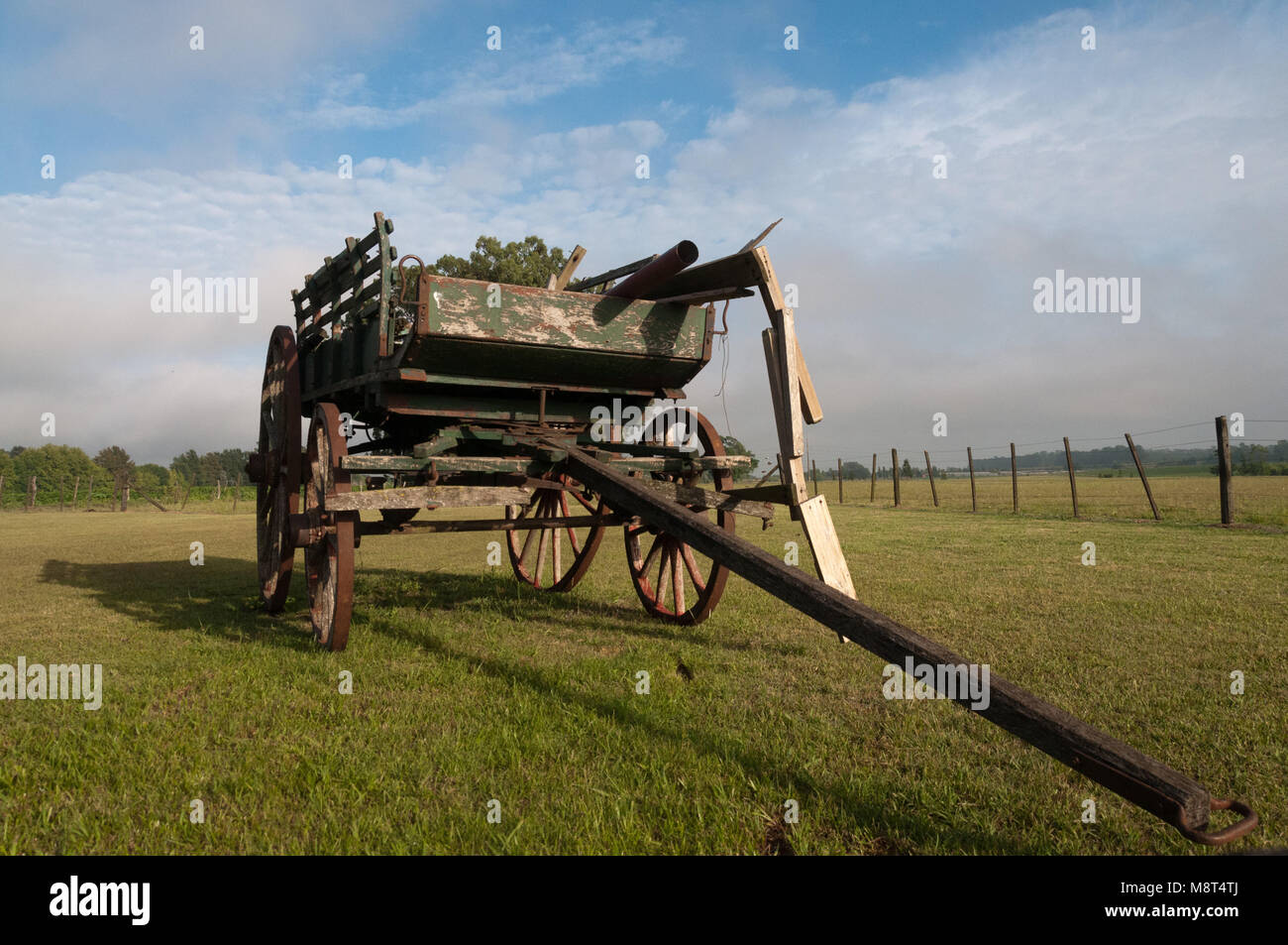 Farm Wagon Stock Photos & Farm Wagon Stock Images - Alamy