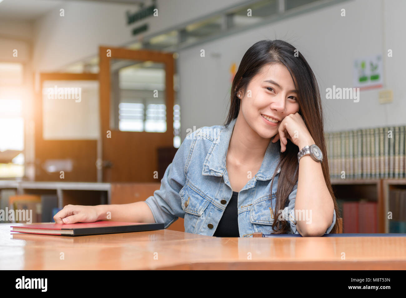 Asian girl library hi-res stock photography and images - Alamy