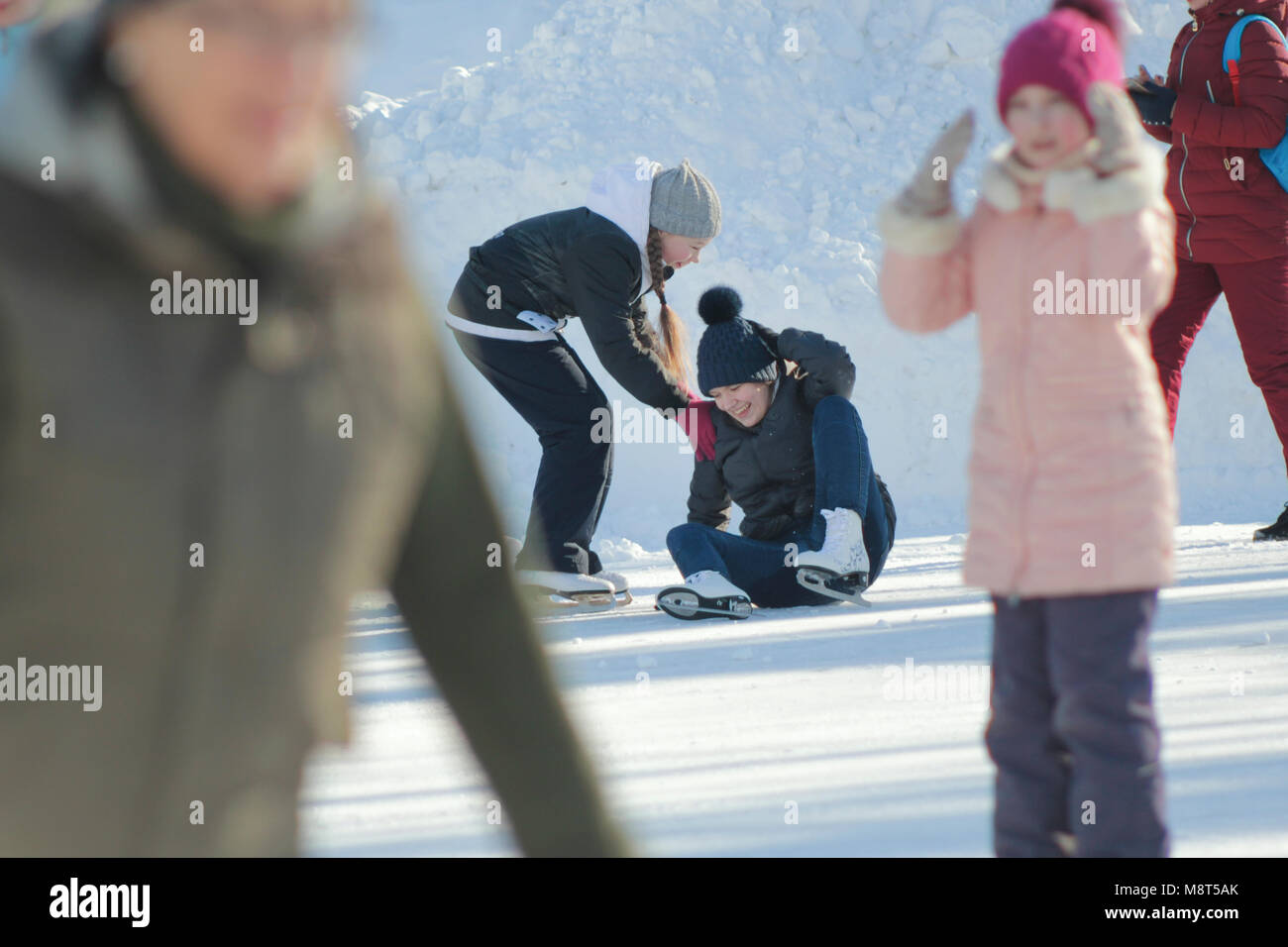 Teens skating winter hi-res stock photography and images - Alamy