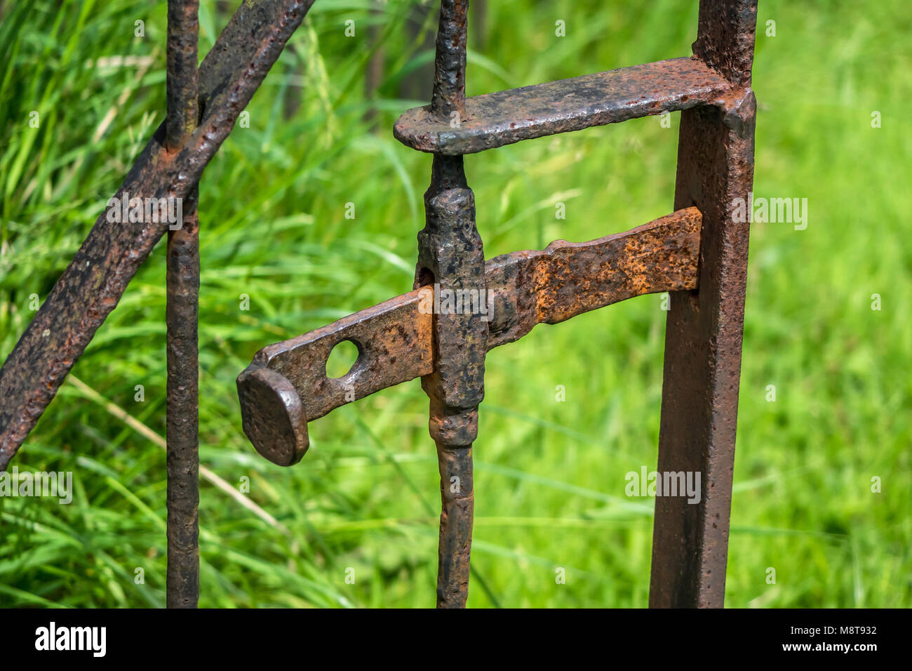 Gate latch hi-res stock photography and images - Alamy