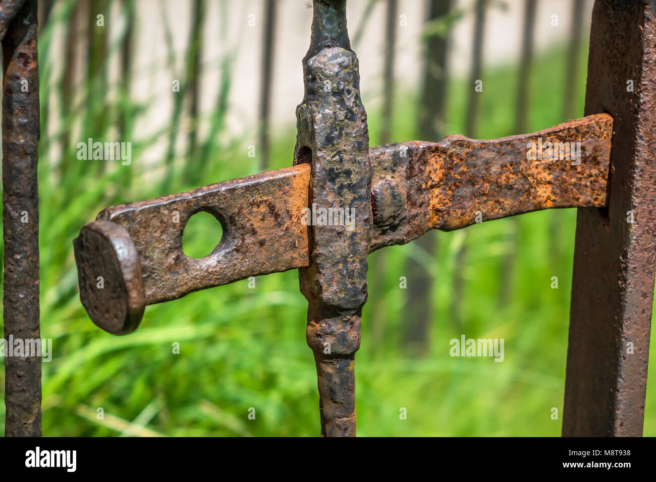 Old rusty gate lock hi-res stock photography and images - Alamy