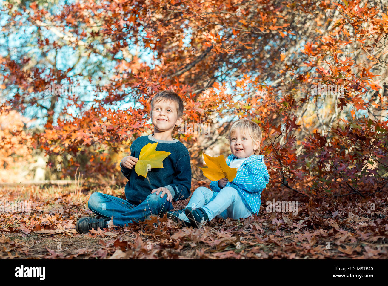 Kids sitting in ground hi-res stock photography and images - Alamy