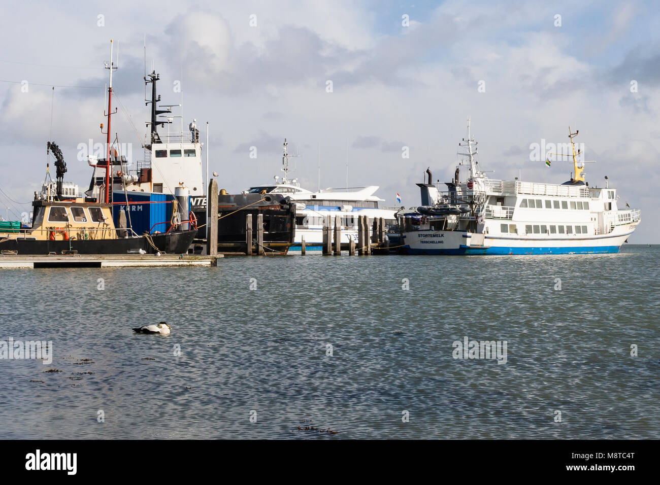 Boten in de haven van Terschelling; Boats in port of Terschelling Stock ...