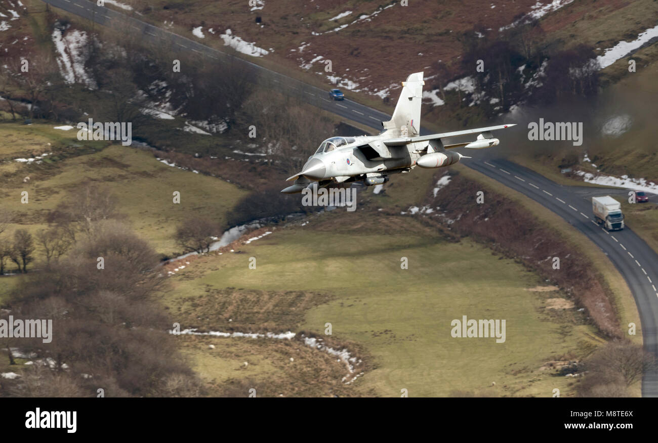 RAF Tornado Gr4, flying low level in the Mach Loop, LFA7 in Snowdonia ...
