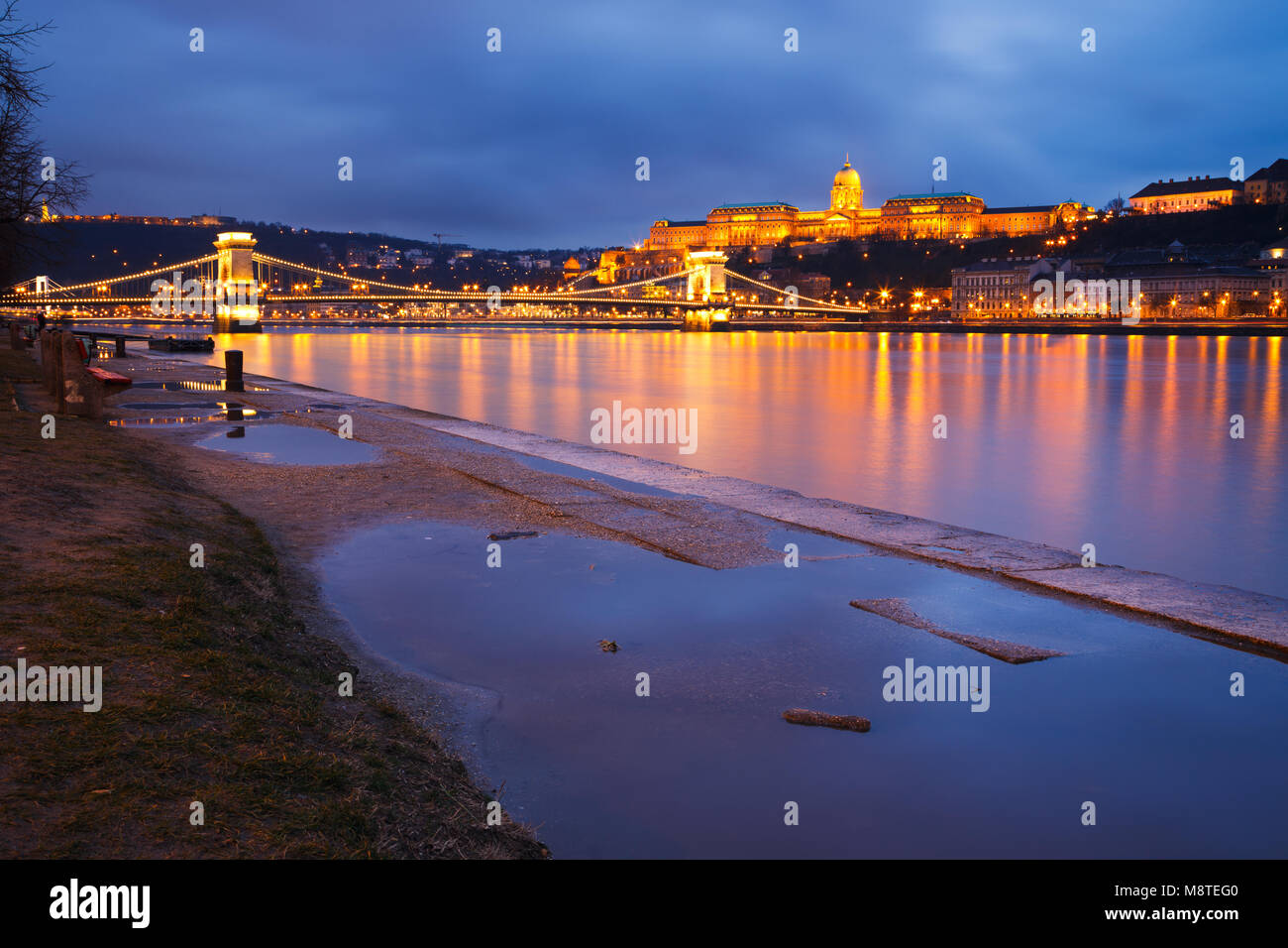 Budapest Castle and famous Chain Bridge in Budapest at sunset, Hungary ...