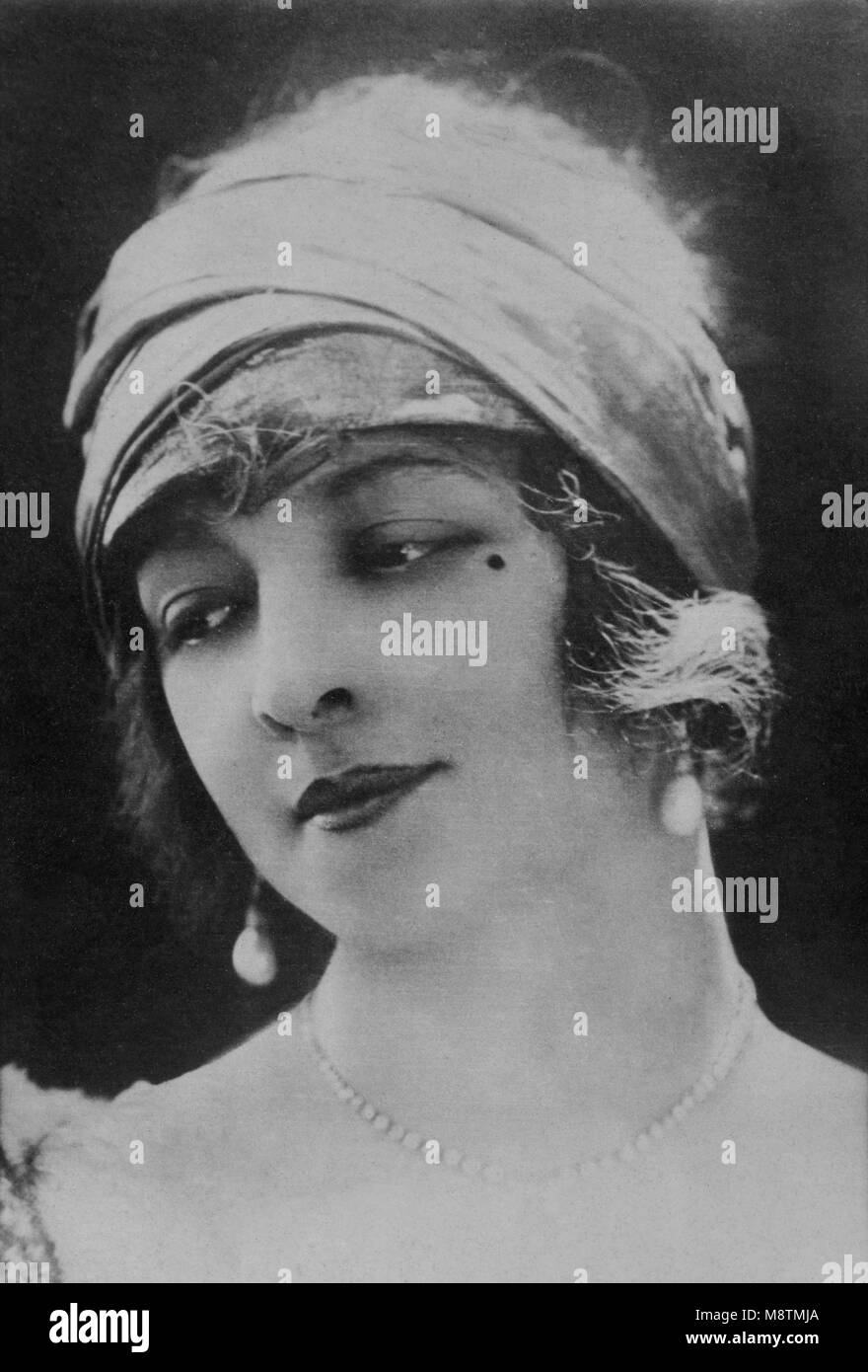 Portrait of Jane Renouardt ( 1890 - 1972 ) actor - anonymous ...