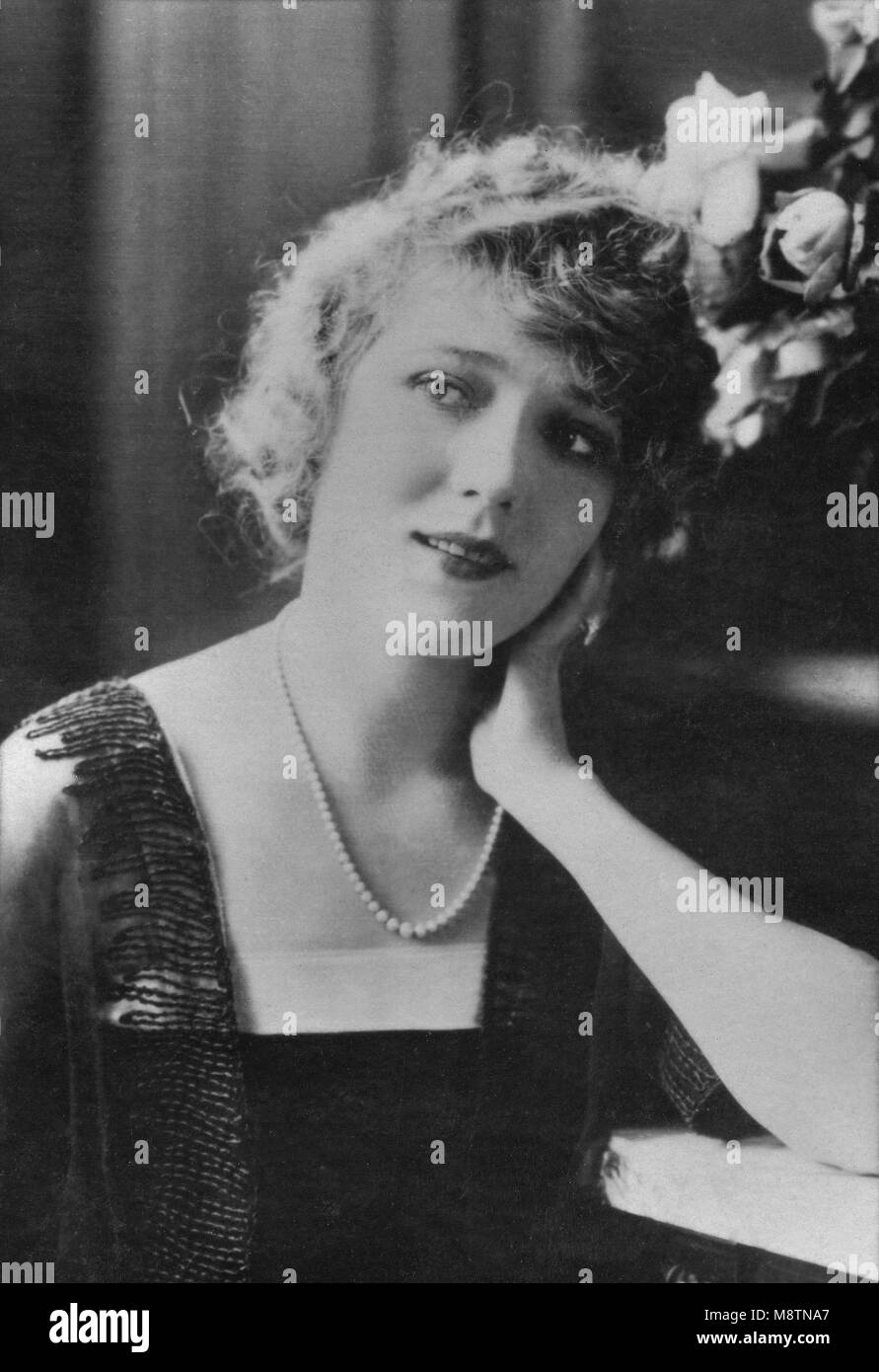 Portrait of Mary Pickford ( 1892 - 1979 ) actor - anonymous photography ...