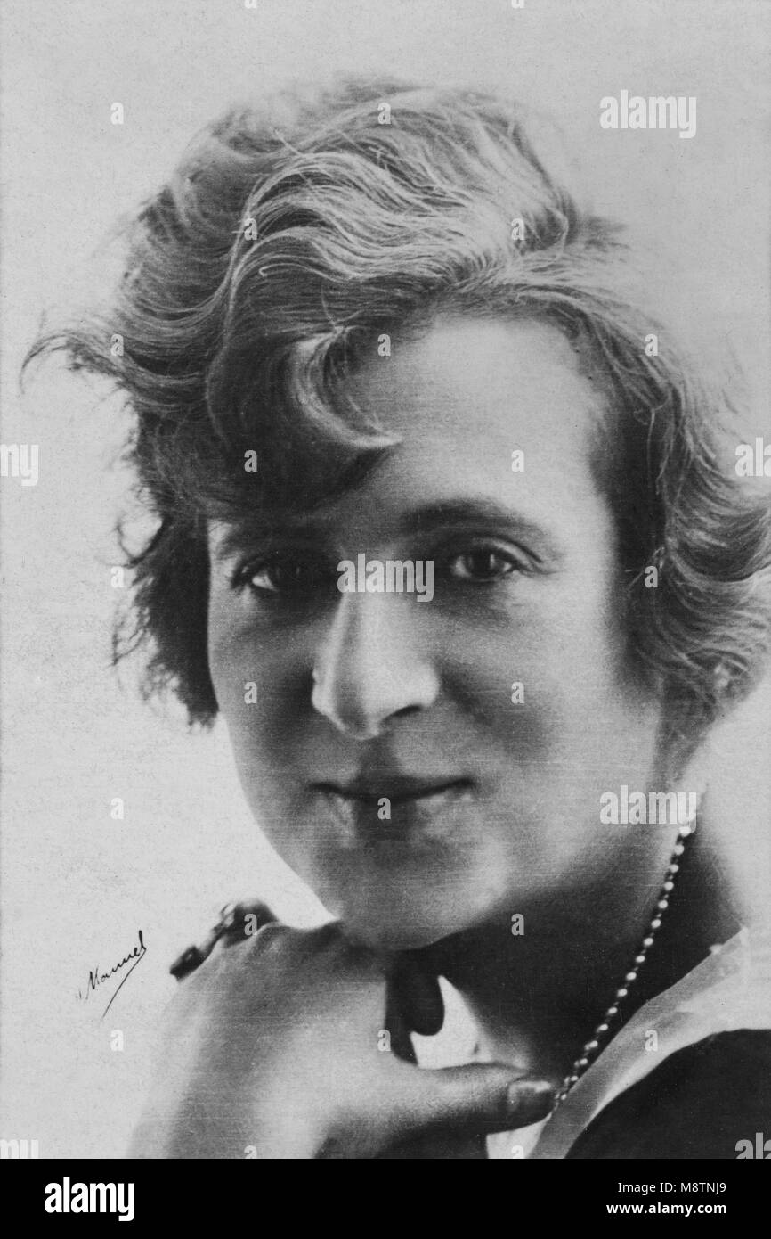 Portrait of Jeanne Provost ( 1887 - 1980 ) actor - photography by Henri ...