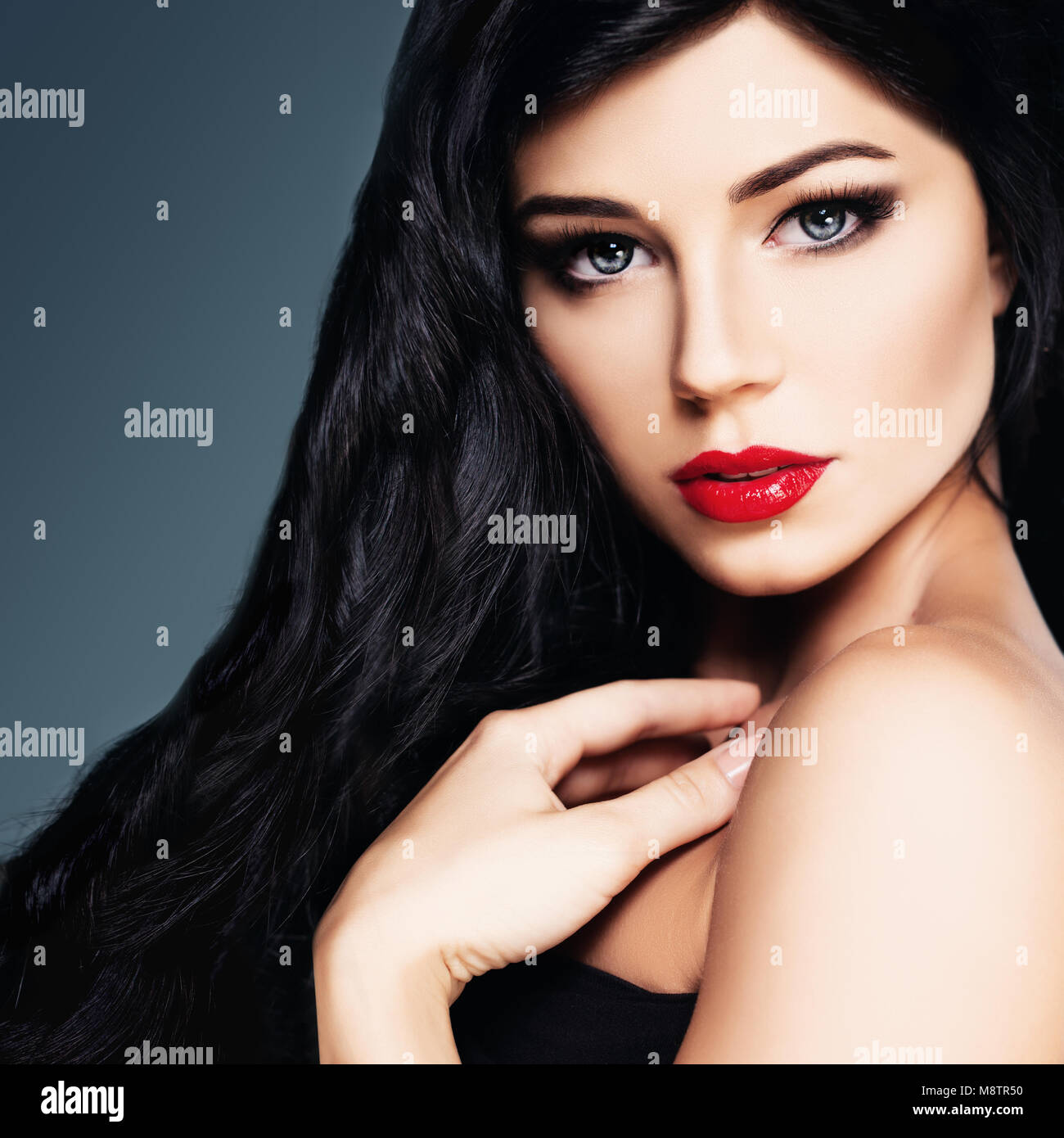 Dark curly hair girl hi-res stock photography and images - Alamy