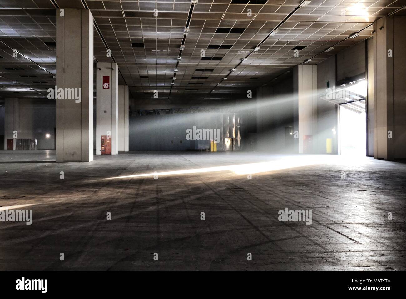 Empty manufacturing plant hi-res stock photography and images - Alamy