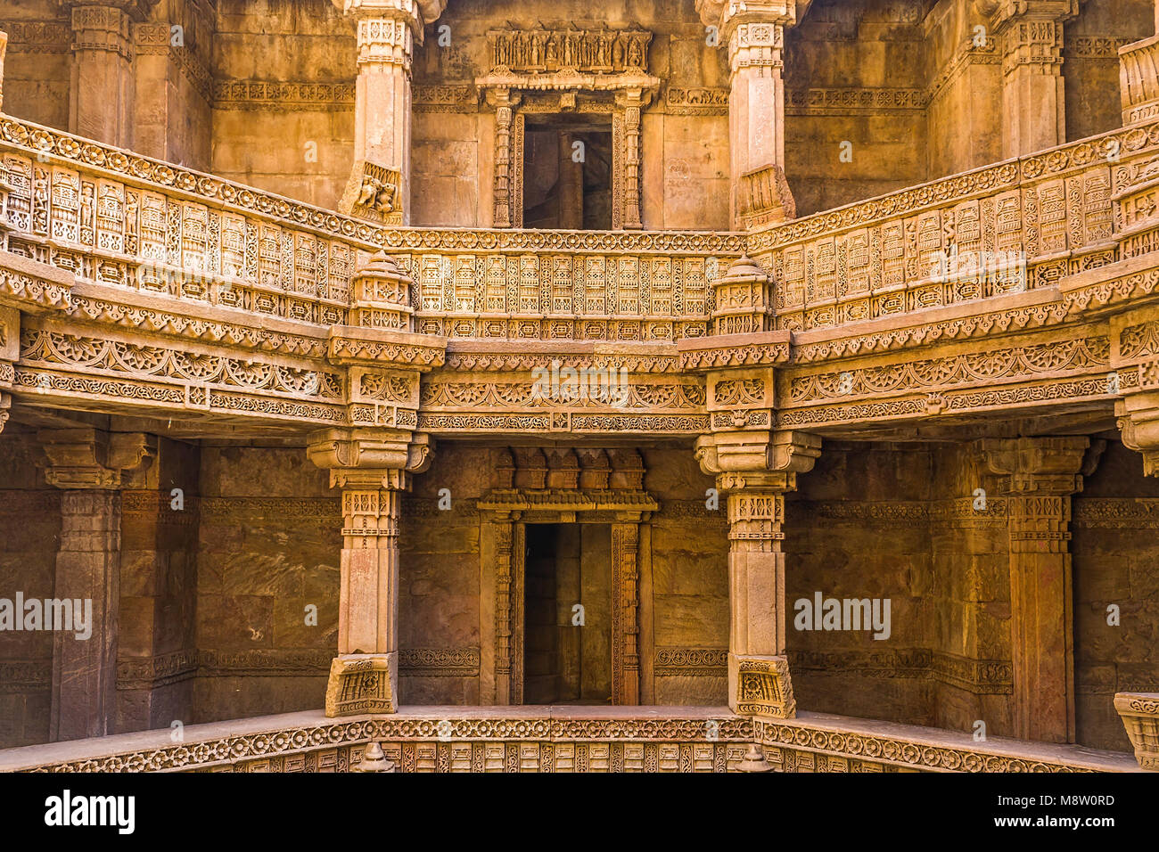 Adalaj stepwell architecture hi-res stock photography and images - Alamy