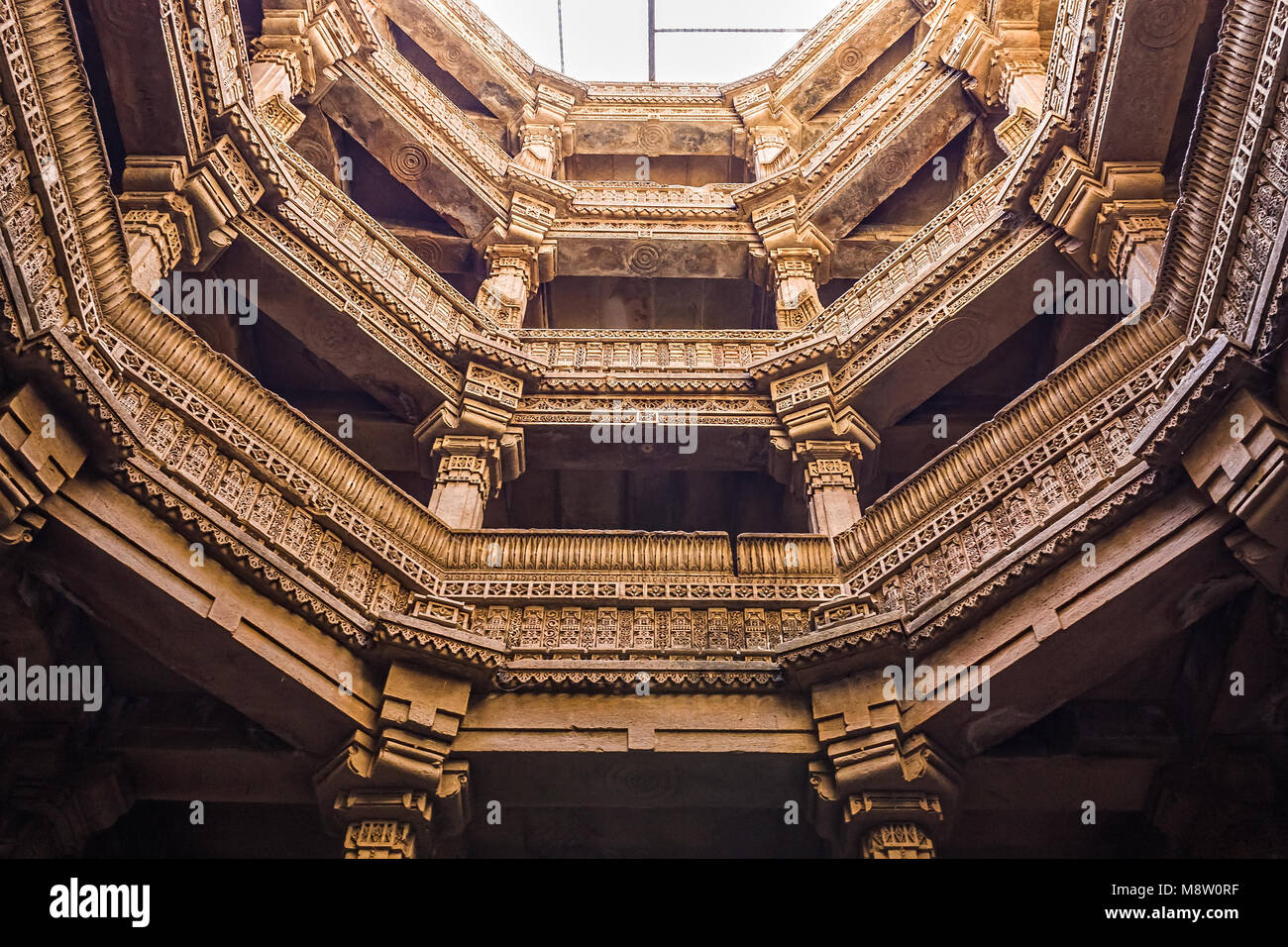 Adalaj stepwell architecture hi-res stock photography and images - Alamy