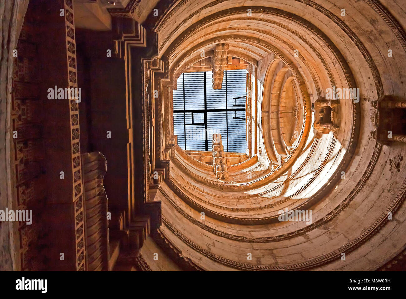 Adalaj stepwell architecture hi-res stock photography and images - Alamy
