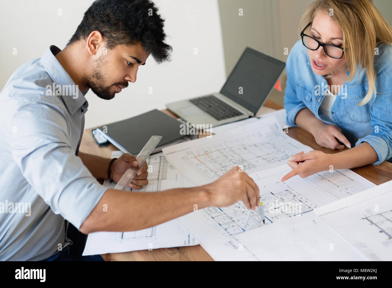 Office coworkers in business meeting discussing project plans Stock ...