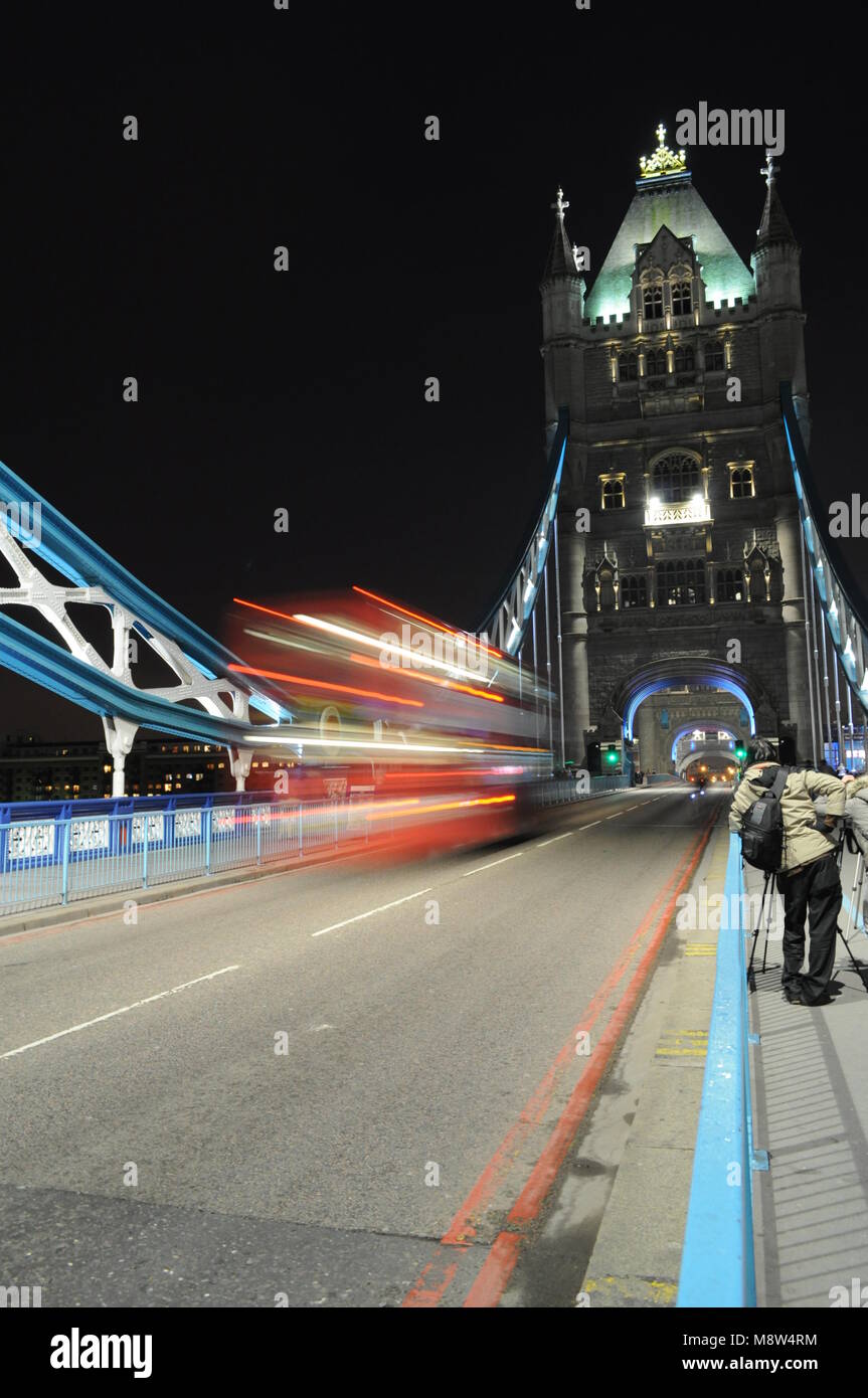 London bus on tower bridge hi-res stock photography and images - Alamy