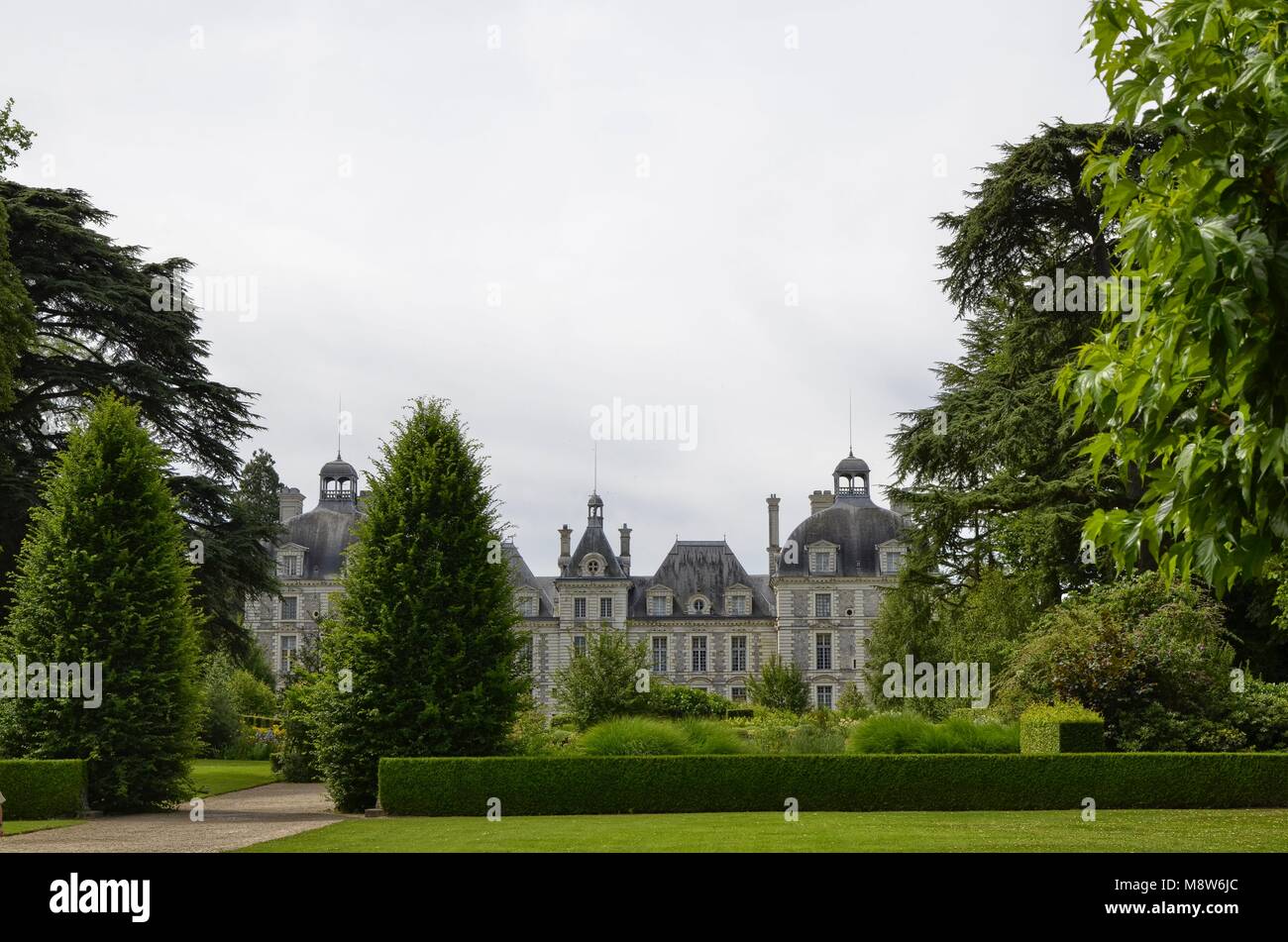 Cheverny village hi-res stock photography and images - Alamy