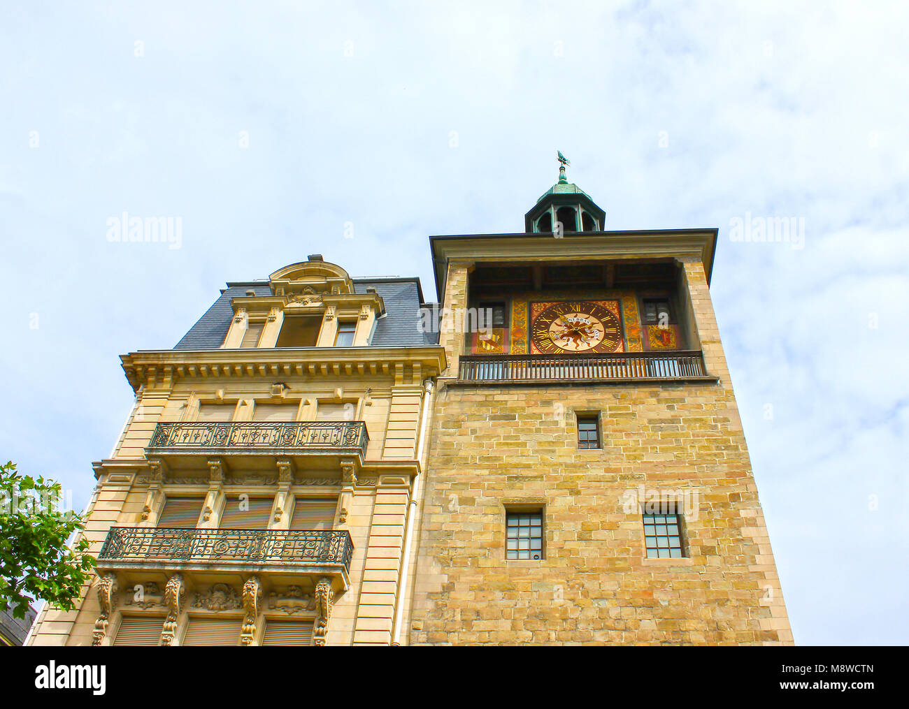 Swiss chalet construction hi-res stock photography and images - Alamy
