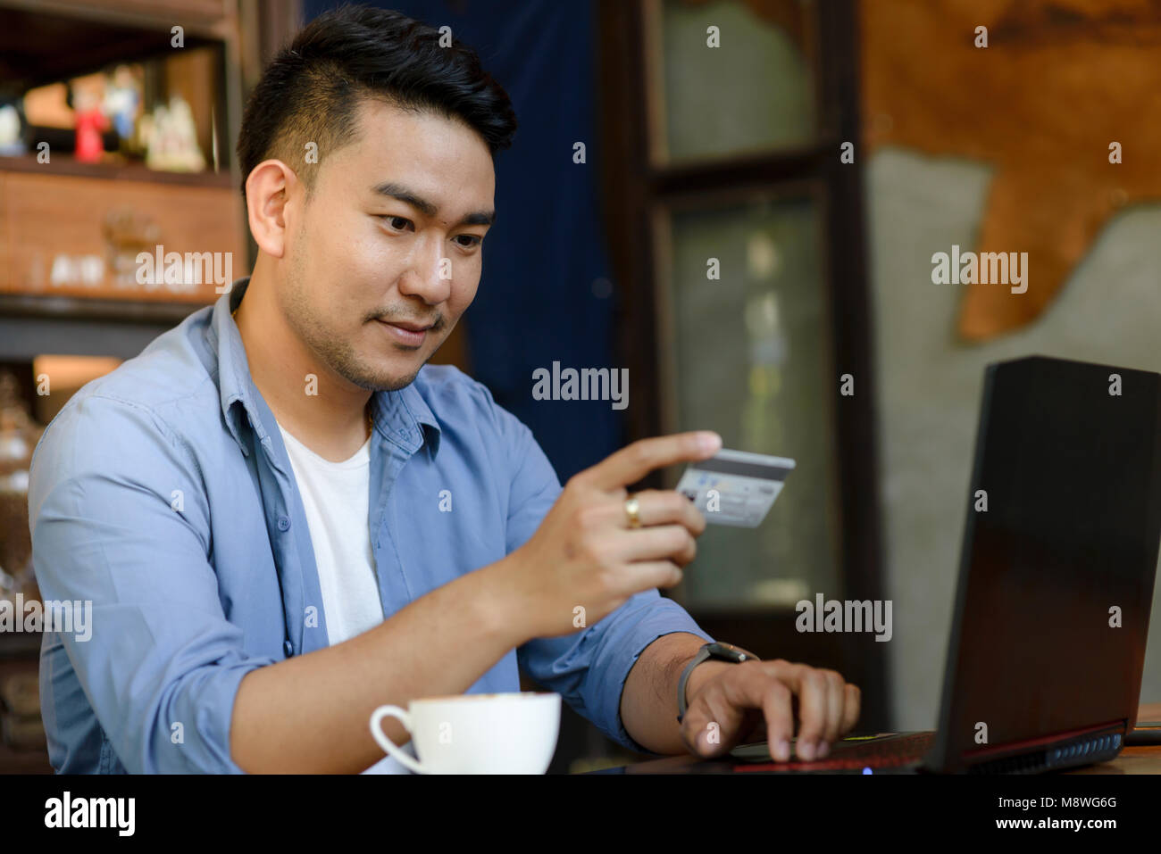 Online bank transfer hi-res stock photography and images - Alamy