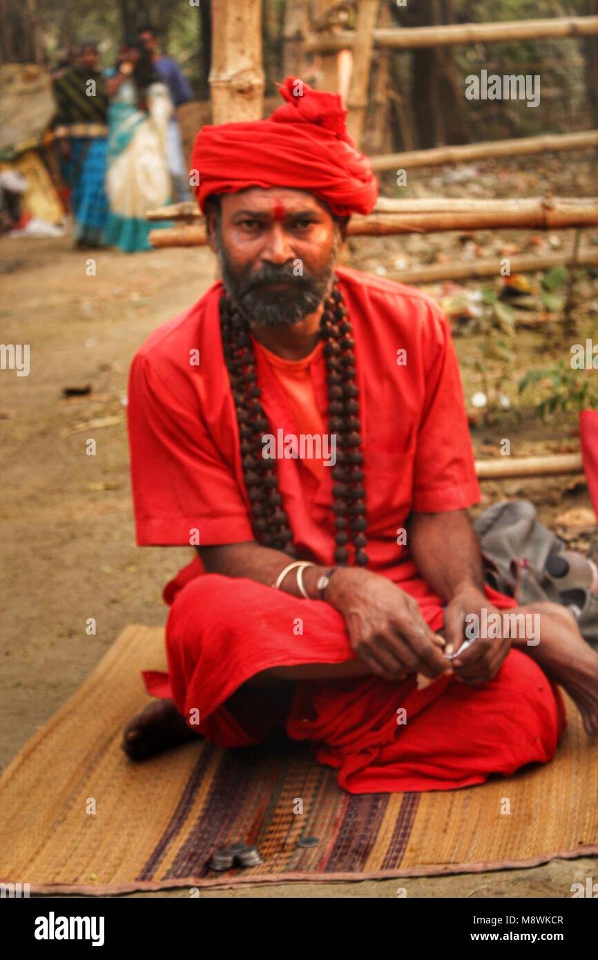 Hindu monk sadhu as holy man hi-res stock photography and images - Alamy