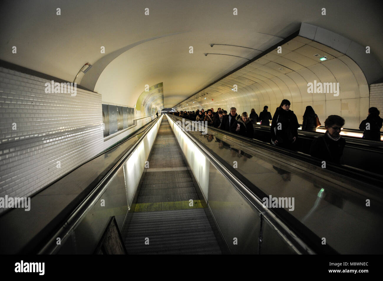 Signe du metro hi-res stock photography and images - Alamy