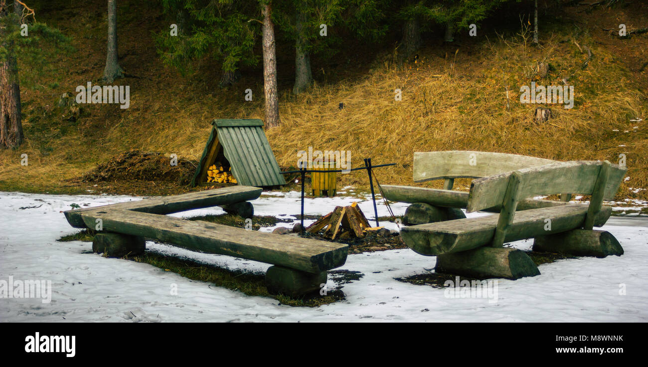 Building a fire camping hi-res stock photography and images - Alamy