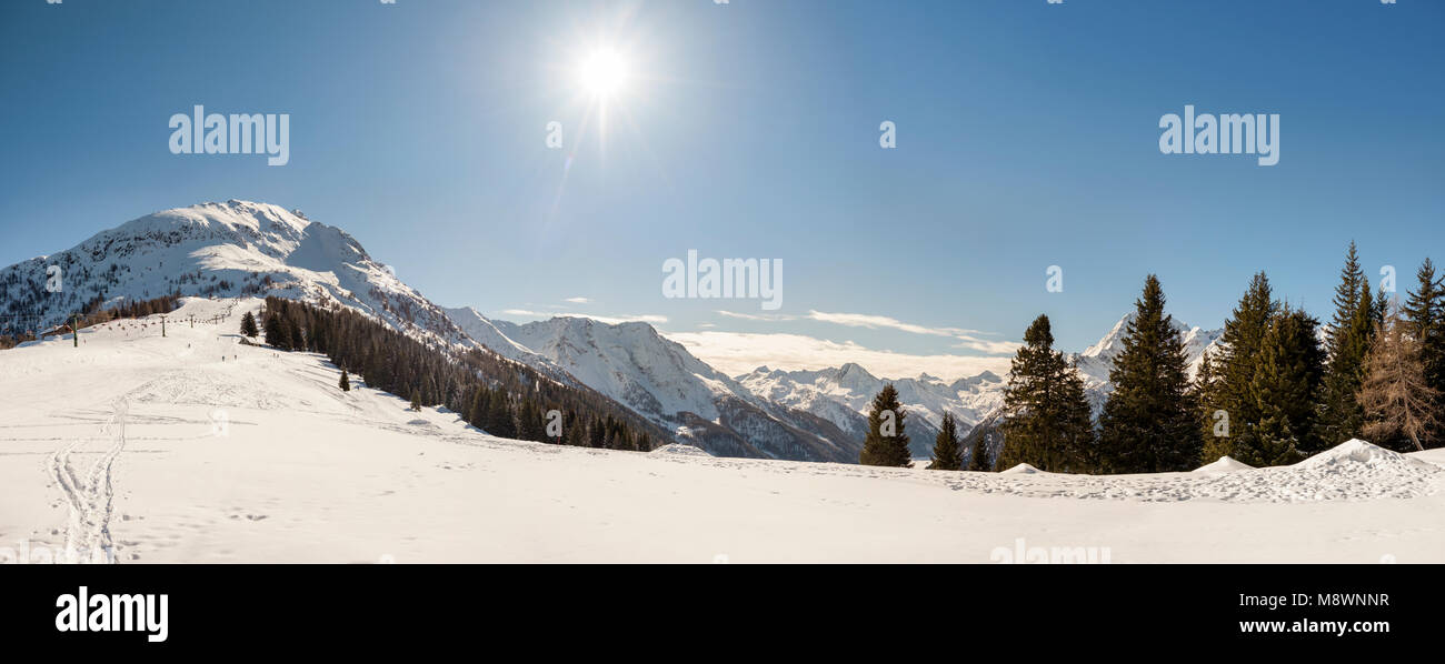 Mountain panorama snow ski hi-res stock photography and images - Alamy