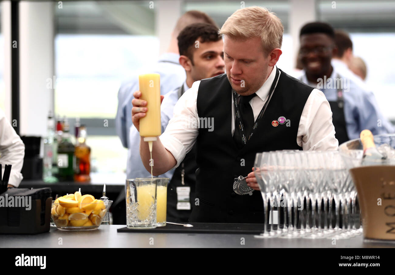 Staff at the Theatre @ The Festival restaurant mixing drinks Stock ...