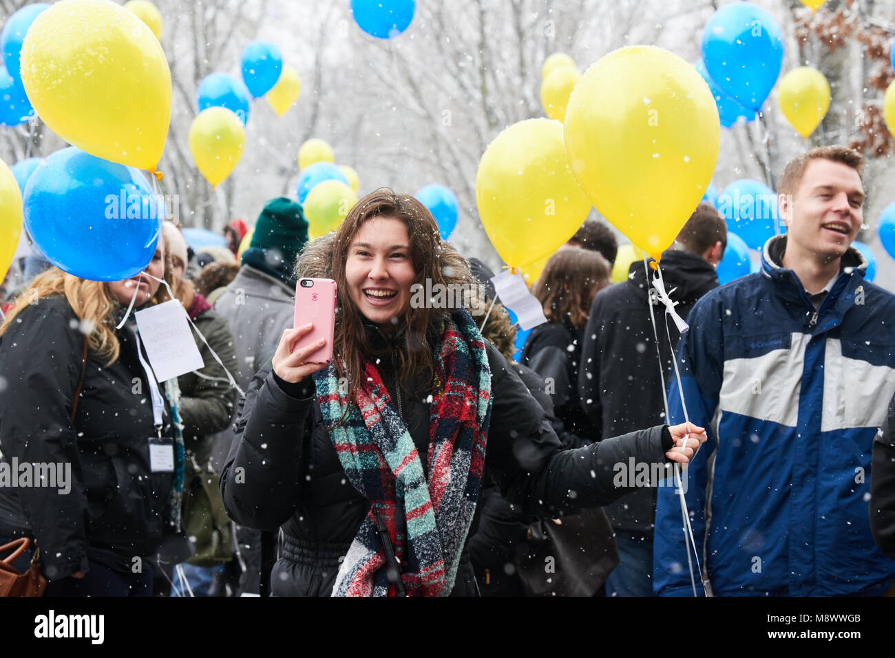 20 March 2018, Germany, Berlin: Students and scientists holding yellow ...