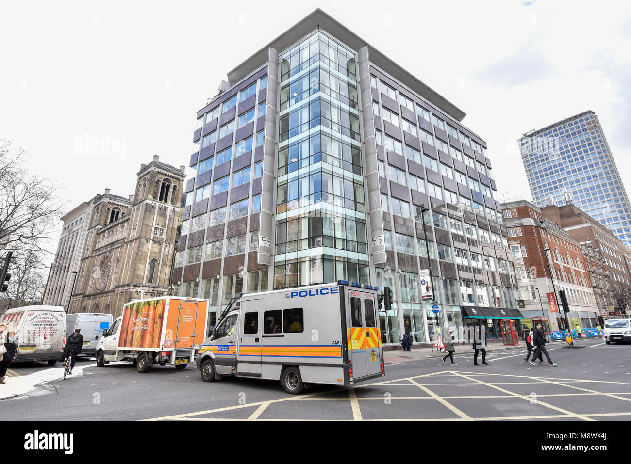 Facebook offices exterior hi-res stock photography and images - Alamy