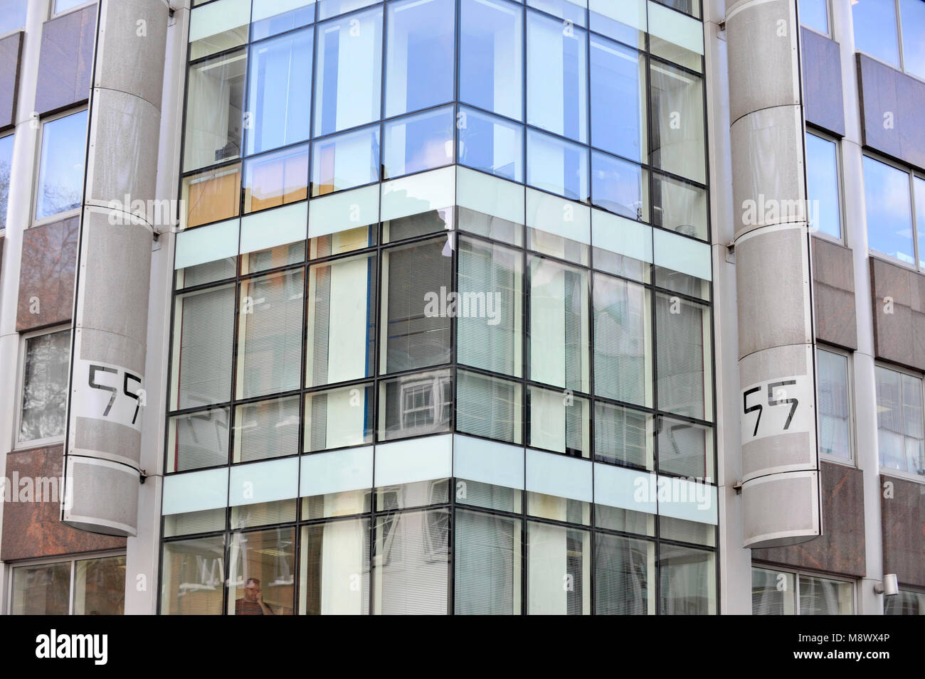 Facebook offices exterior hi-res stock photography and images - Alamy