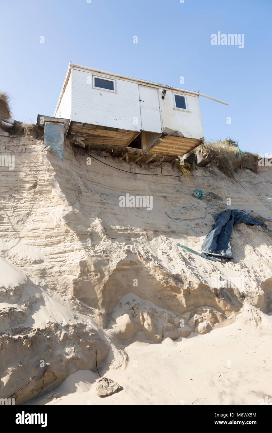Hemsby, UK. Hemsby, UK.Tuesday 20th March 2018, Clifftop property ...