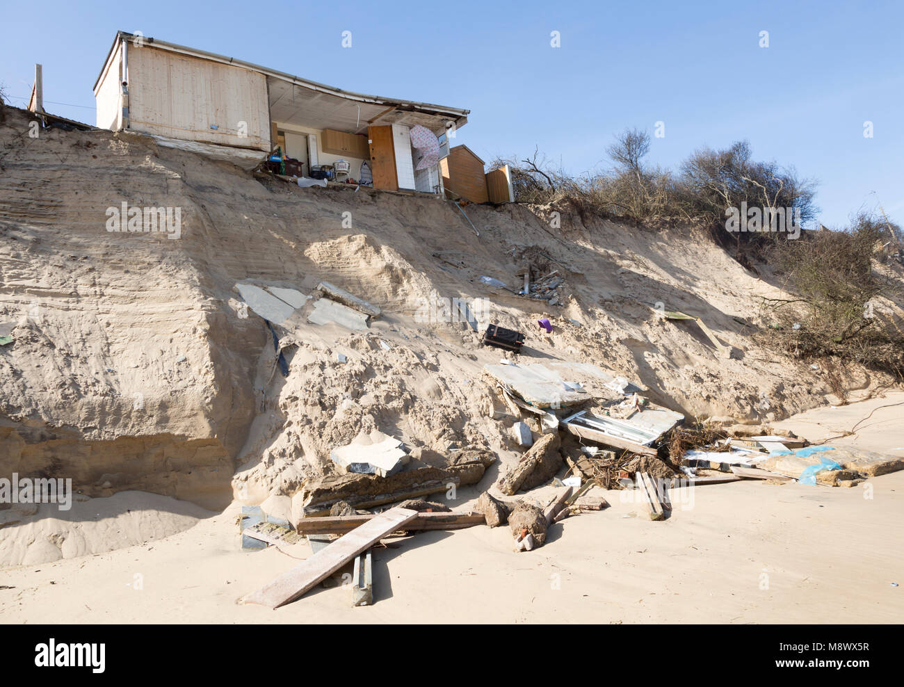 Coastal erosion of the cliffs at hemsby hi-res stock photography and ...