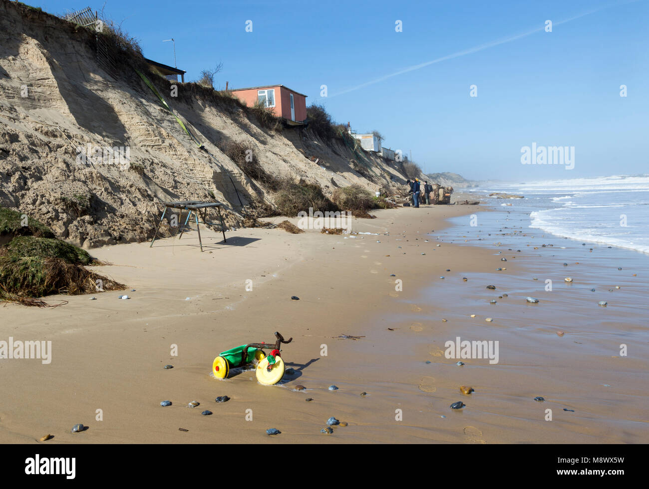 Coastal erosion of the cliffs at hemsby hi-res stock photography and ...