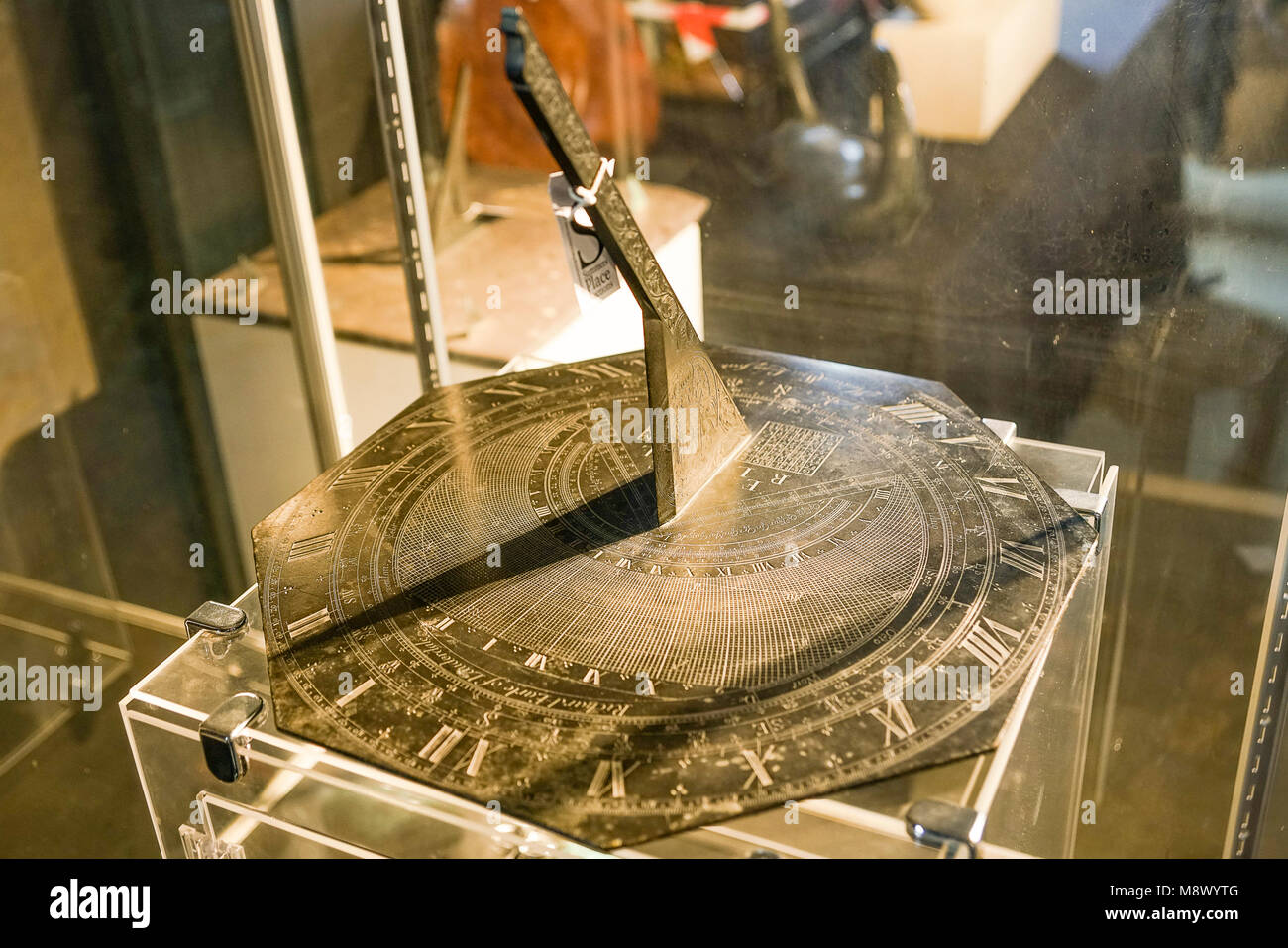 Double horizontal sundial hi-res stock photography and images - Alamy
