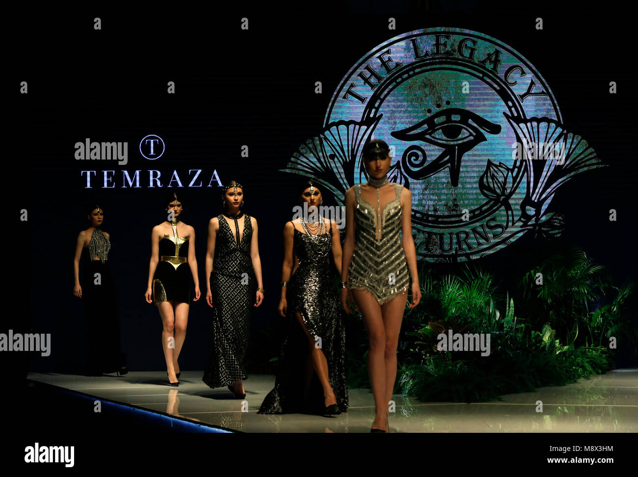 (180321) -- BEIRUT, March 21, 2018 (Xinhua) -- Models present designs ...