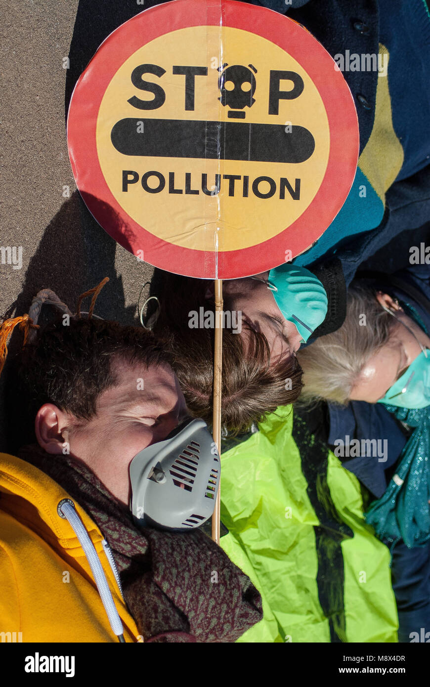 Glasgow, UK. 20th Mar, 2018. Two protesters lay on the ground during a ...