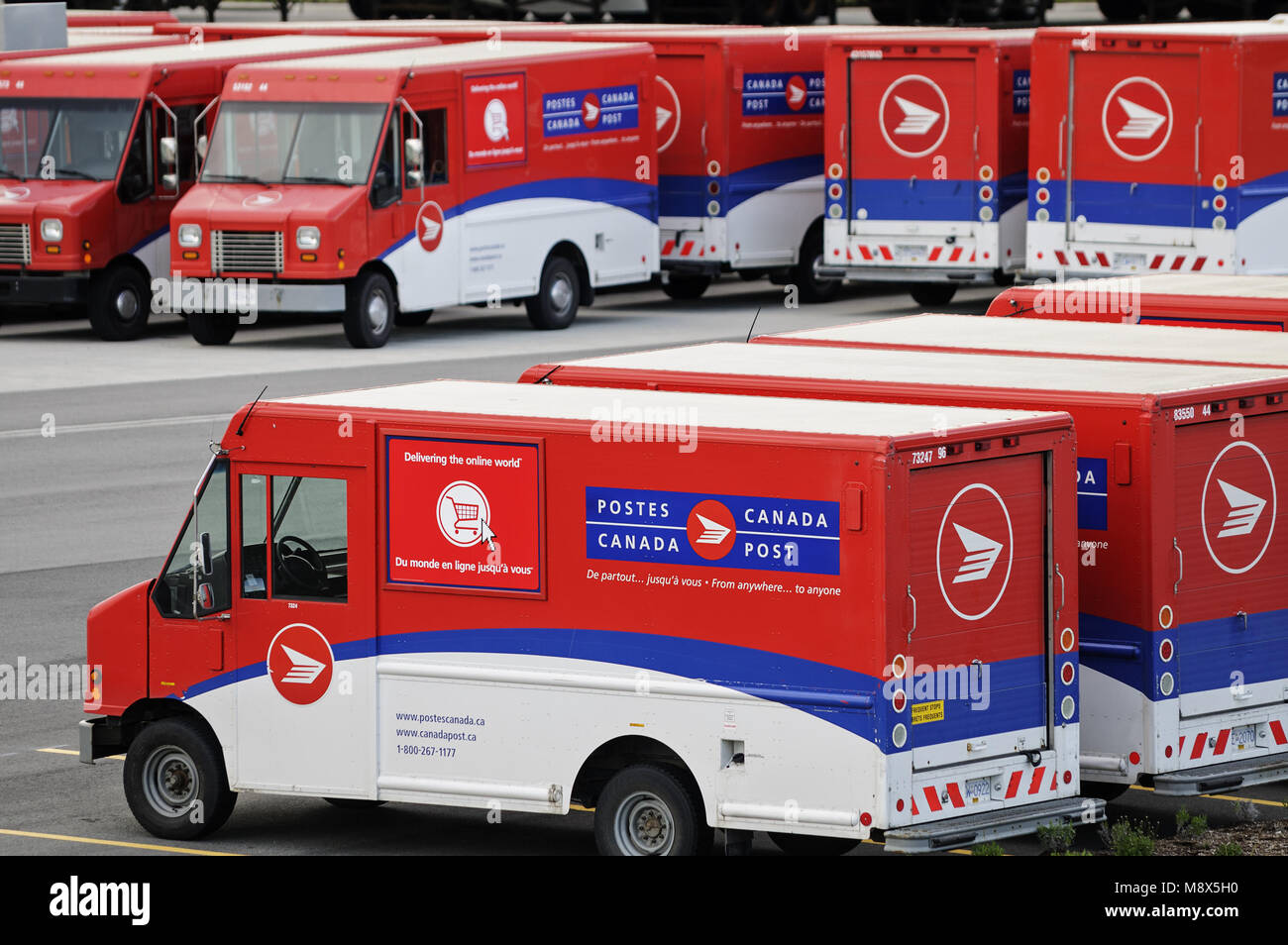 Canada Post Vehicles High Resolution Stock Photography And Images Alamy canada-post-vehicles-high-resolution-stock-photography-and-images-alamy