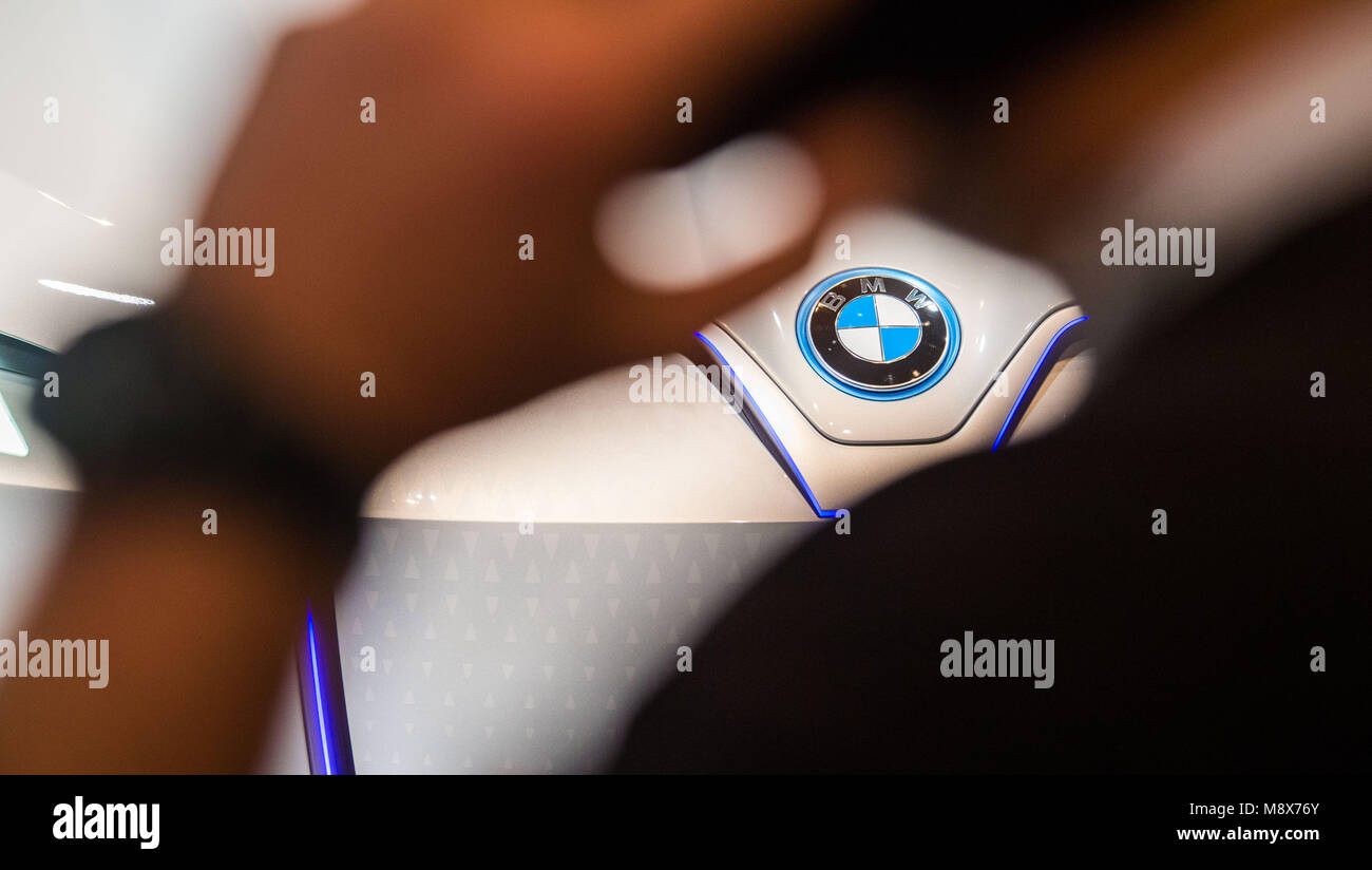 Photo journalist car hi-res stock photography and images - Alamy