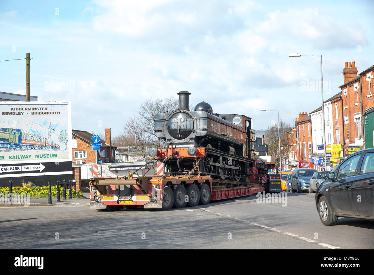 Kidderminster, UK. 21st March, 2018. A huge steam locomotive leaves ...