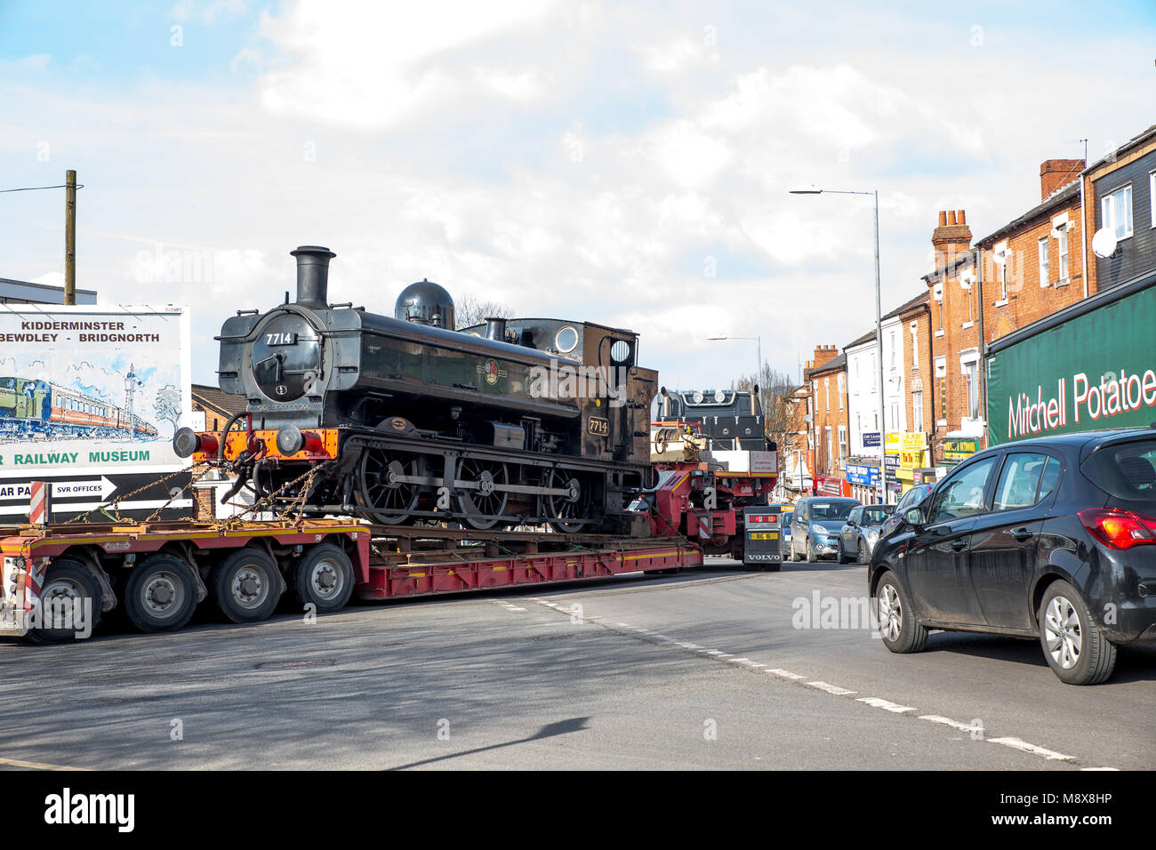 Kidderminster, UK. 21st March, 2018. A huge steam locomotive leaves ...