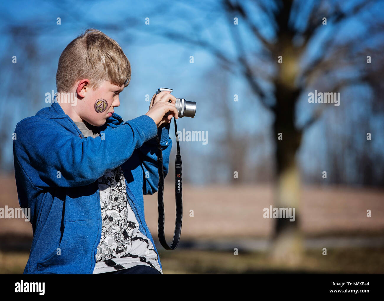 Kid amish child hi-res stock photography and images - Alamy