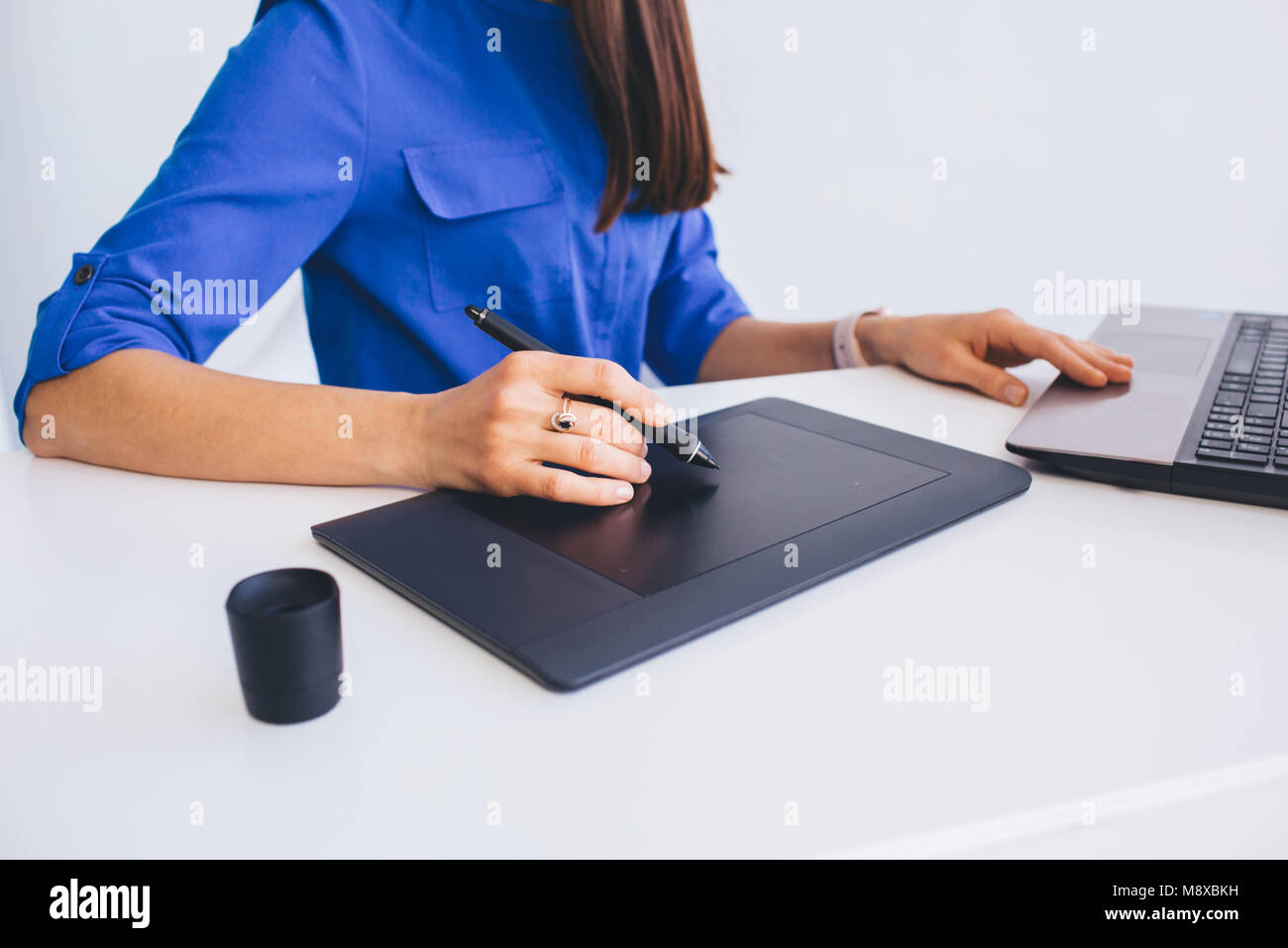 Person using tablet stylus hi-res stock photography and images - Alamy